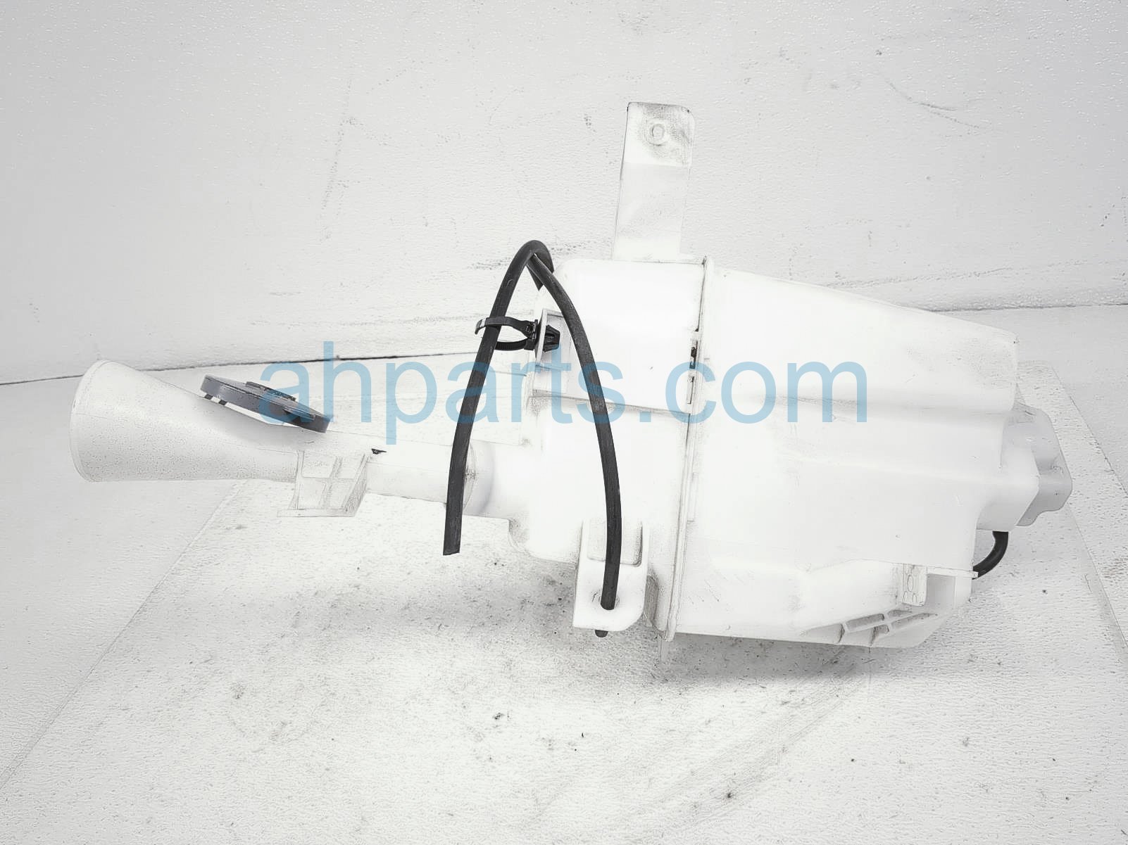 Sold 2021 Nissan Kicks Windshield Washer Reservoir Tank 28910-5R01A,