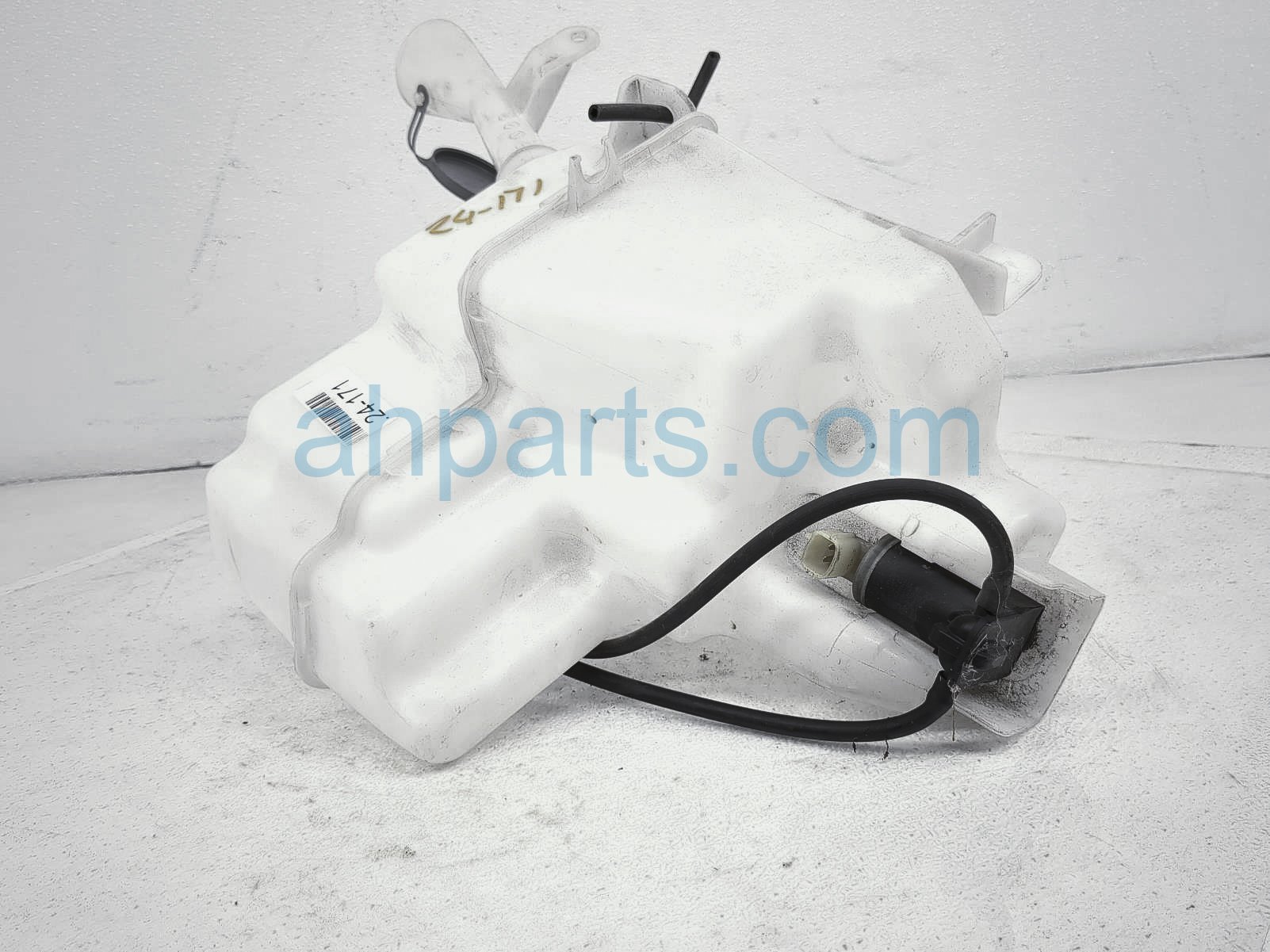 Sold 2021 Nissan Kicks Windshield Washer Reservoir Tank 28910-5R01A,