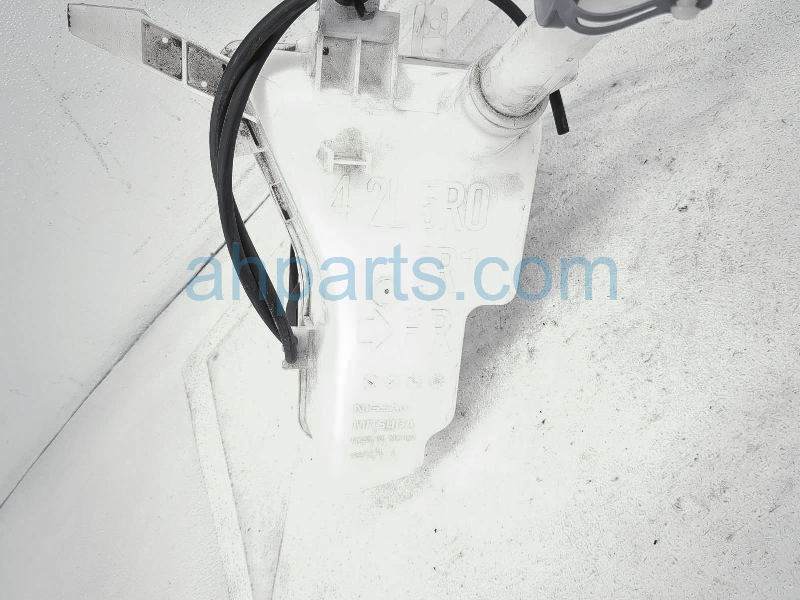 2021 Nissan Kicks Windshield Washer Reservoir Tank 28910-5R01A,