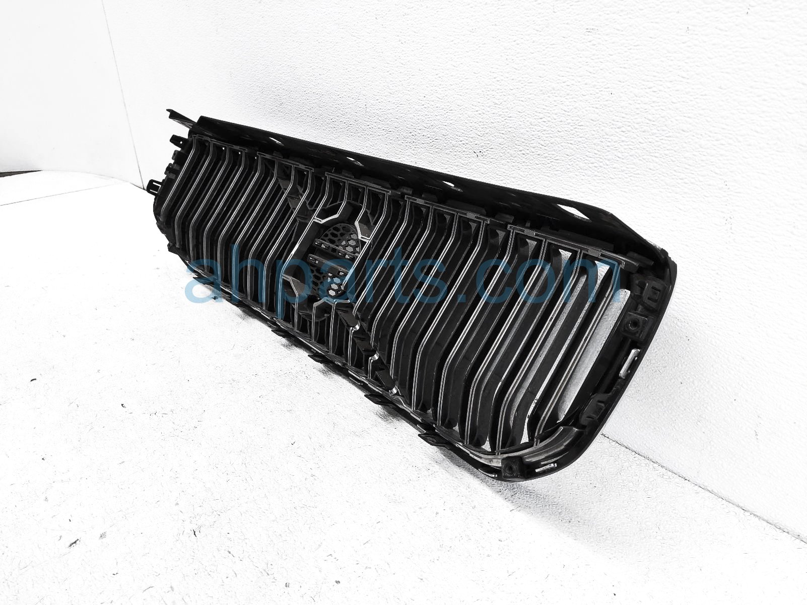 Sold 2019 Volvo Xc40 Upper Grille - Chrome / Black 31457344