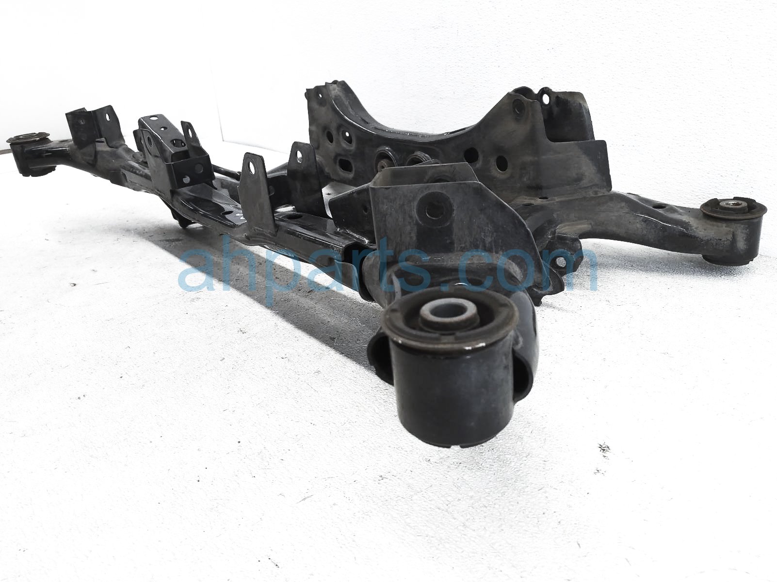 Sold 2024 Subaru Forester Crossmember Rear Sub Frame / Cradle 20152FL033