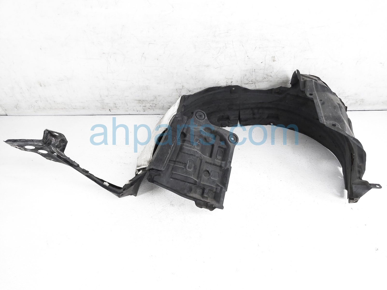 Sold 2017 Nissan Maxima Front Passenger Inner Fender Liner