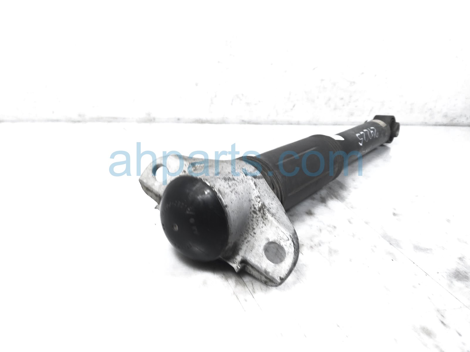 Sold 2018 Toyota Camry Strut / Spring / Rear Driver Shock Absorber ...