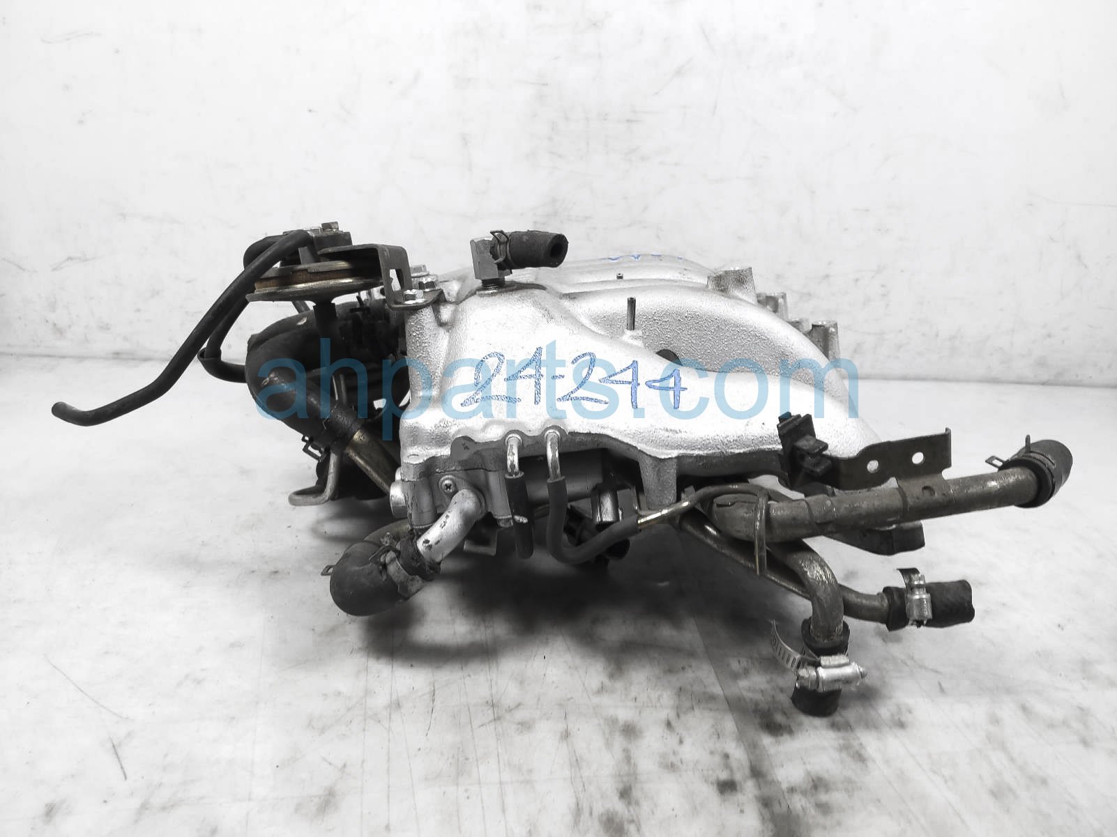 Sold 2004 Nissan Frontier Upper Intake Manifold - 65k Miles 14010-4S115,