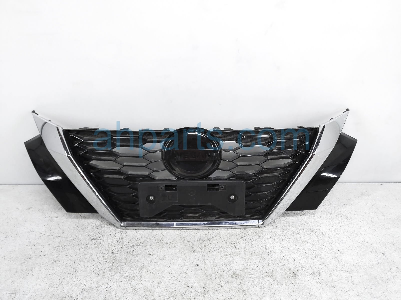 2022 Nissan Sentra Upper Grille - Chrome/black 62310-6LB0A,