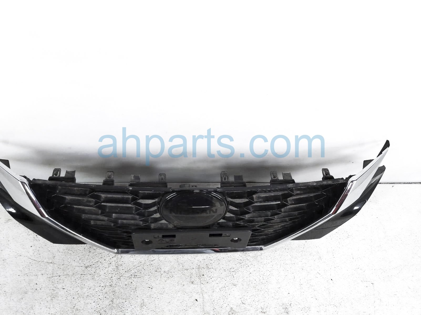 2022 Nissan Sentra Upper Grille - Chrome/black 62310-6LB0A,
