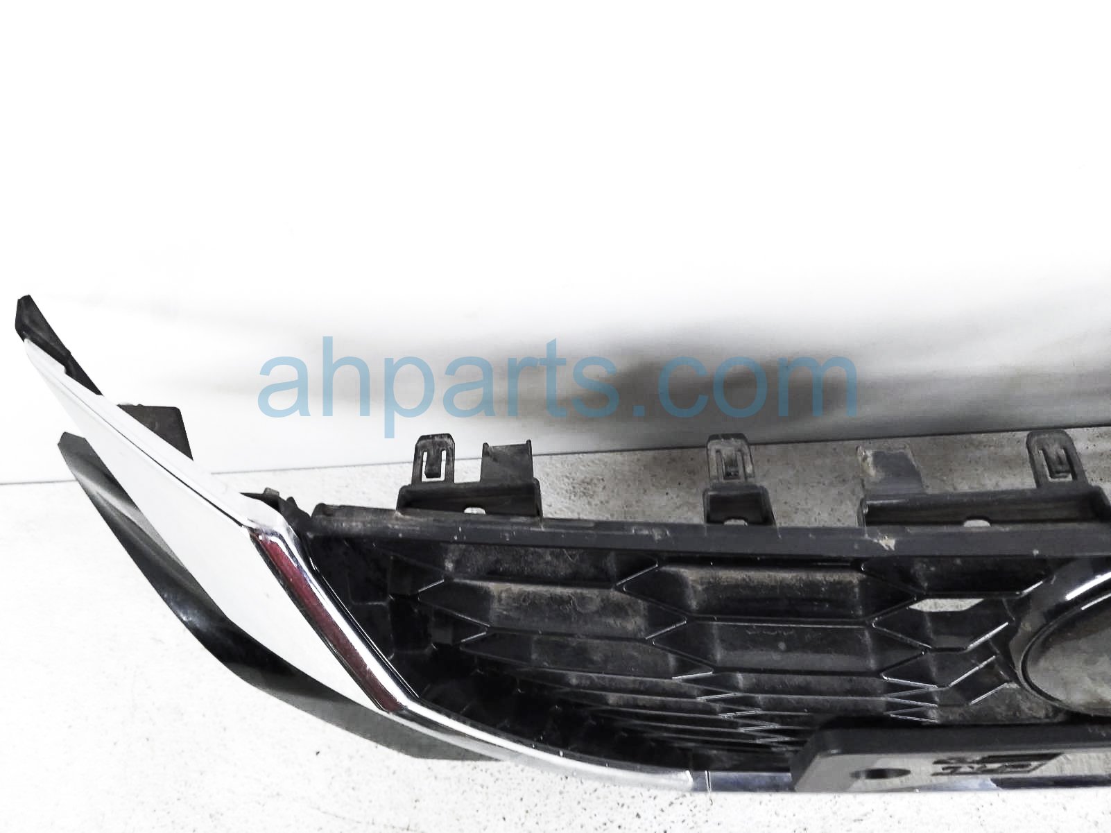 2022 Nissan Sentra Upper Grille - Chrome/black 62310-6LB0A,