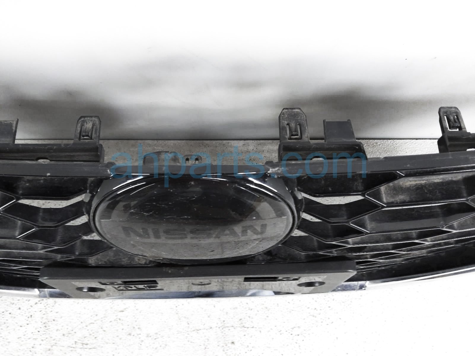 Sold 2022 Nissan Sentra Upper Grille - Chrome/black 62310-6LB0A,
