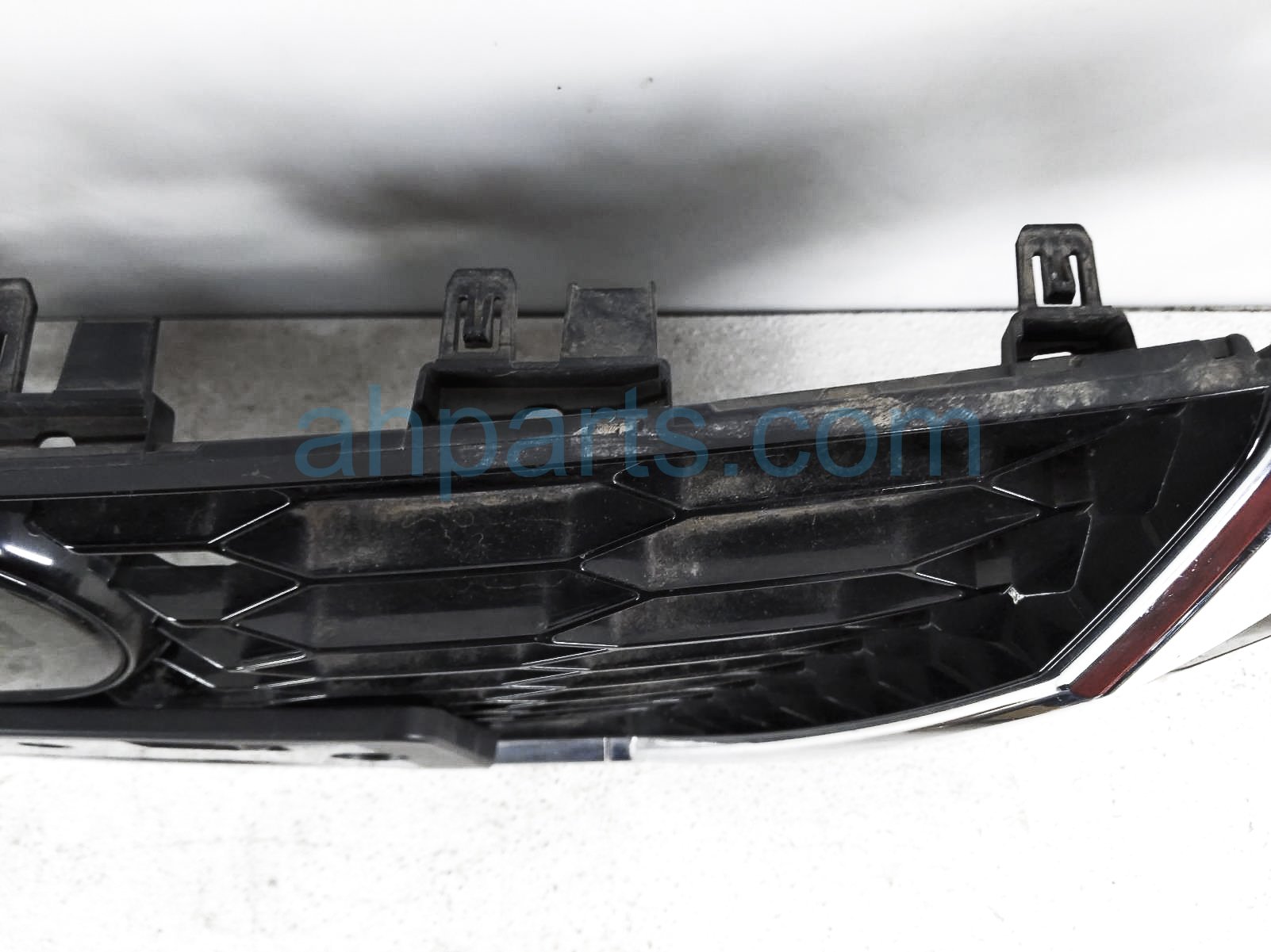 Sold 2022 Nissan Sentra Upper Grille - Chrome/black 62310-6LB0A,