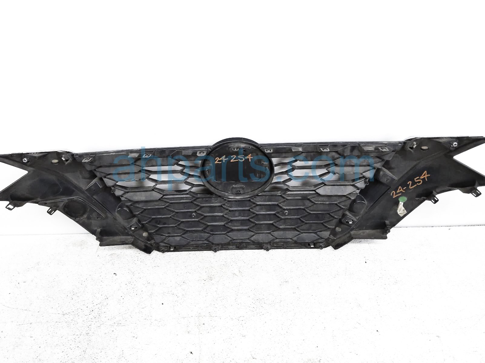 Sold 2022 Nissan Sentra Upper Grille - Chrome/black 62310-6LB0A,