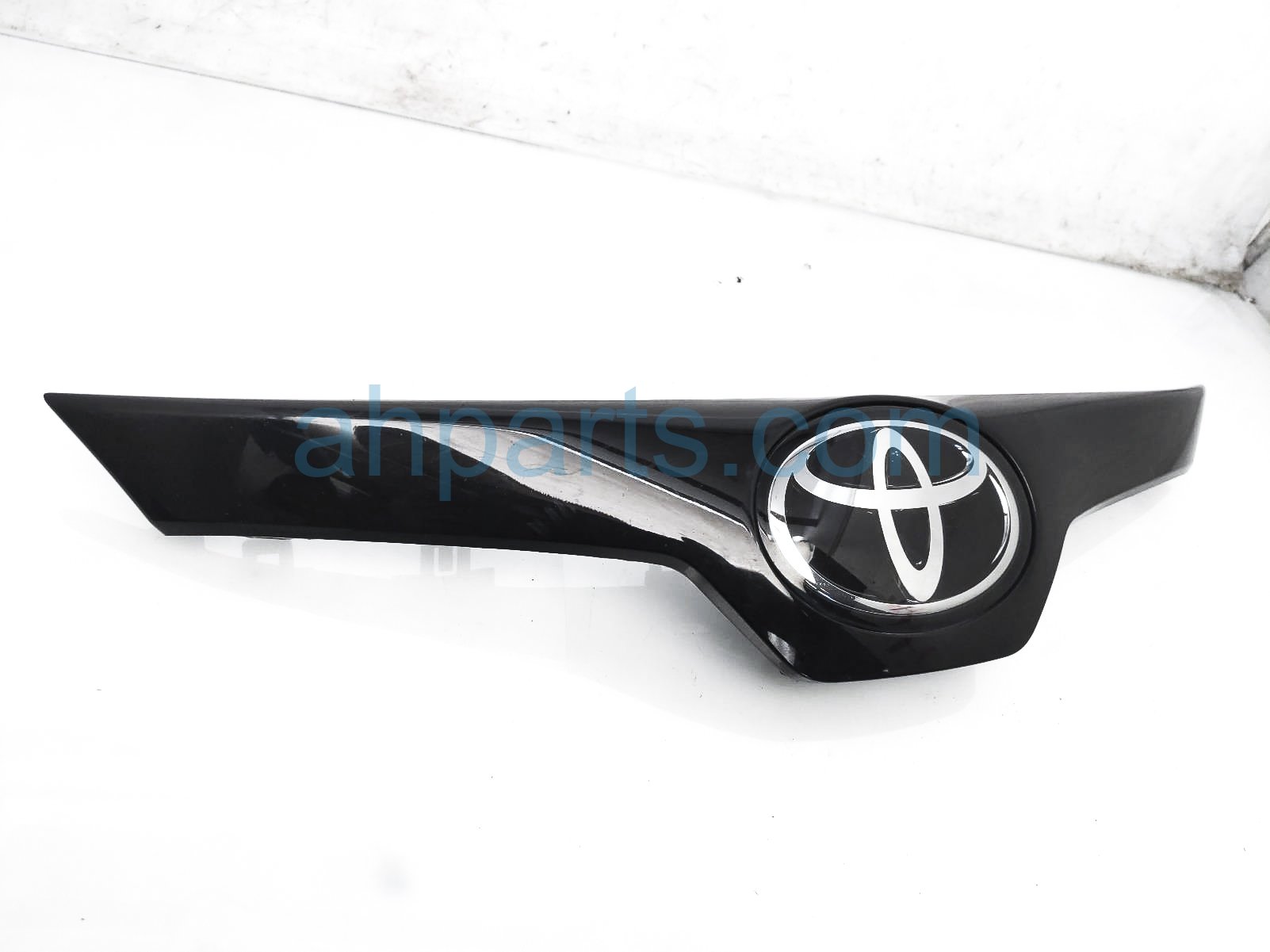Sold 2019 Toyota Corolla Upper Grille - Black * 53111-12E90,