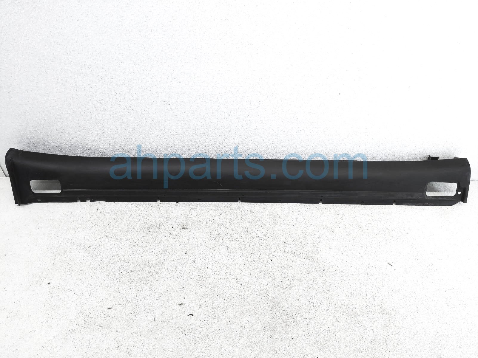 2017 Porsche Cayenne Trim Passenger Side Skirt / Rocker Molding - Blk 958-559-554-00-9B9,