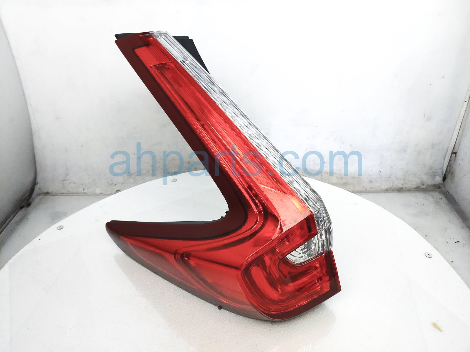 Sold 2018 Honda CR-V Light / Rear Driver Tail Lamp (on Body) 33550-TLA-A01,