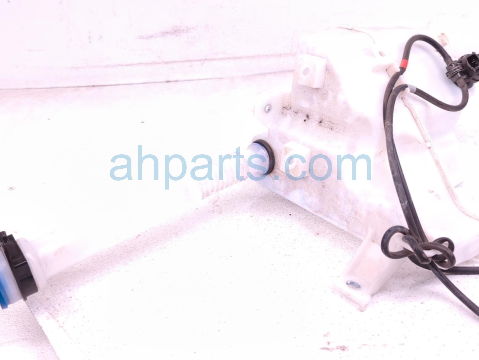 Sold 2023 Mazda Cx-50 Windshield Washer Reservoir Tank VA45-67-480