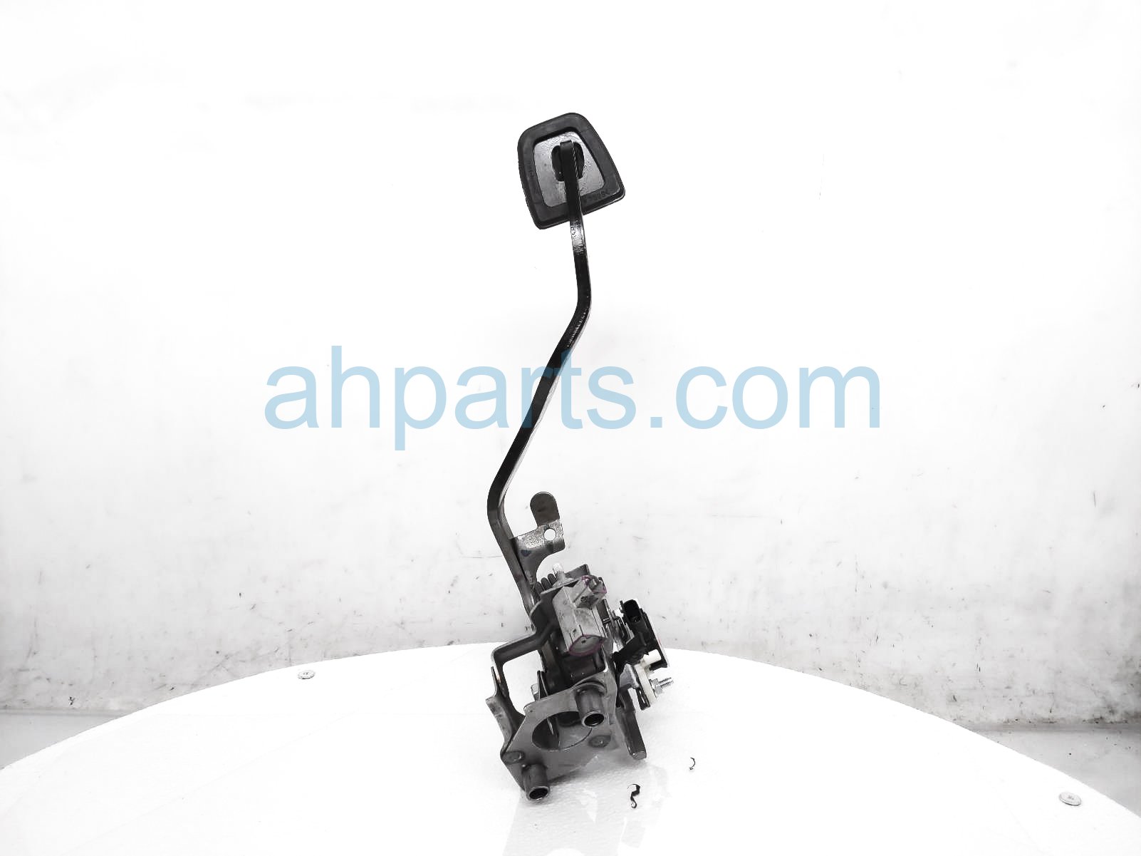 Sold 2024 Toyota Gr Corlla Clutch Pedal Assy- M.t 1.6t Awd Htbk 31301-02590