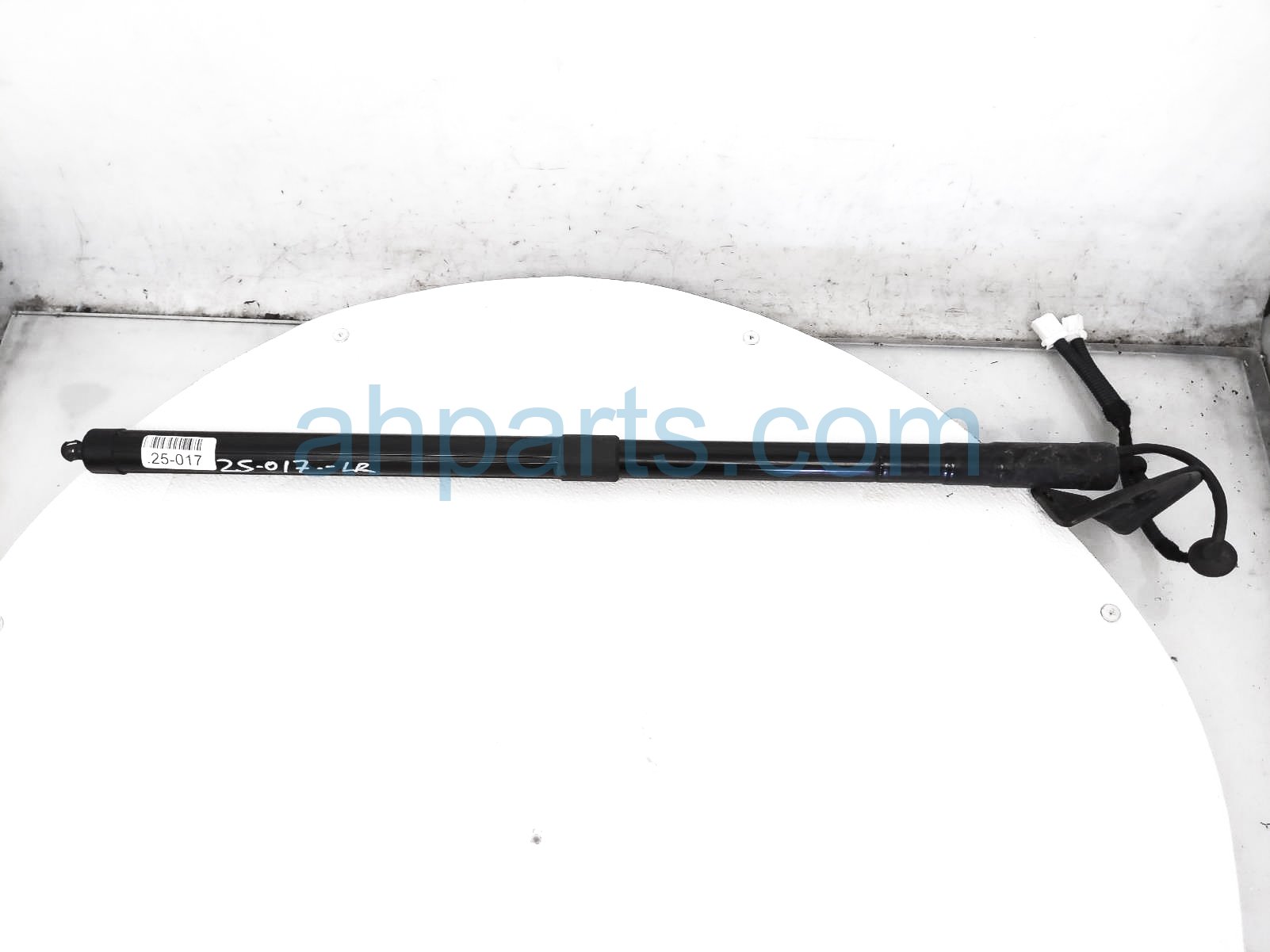 Sold 2018 Honda CR-V Driver Tailgate Strut / Power Cylinder 74961-TLA-306