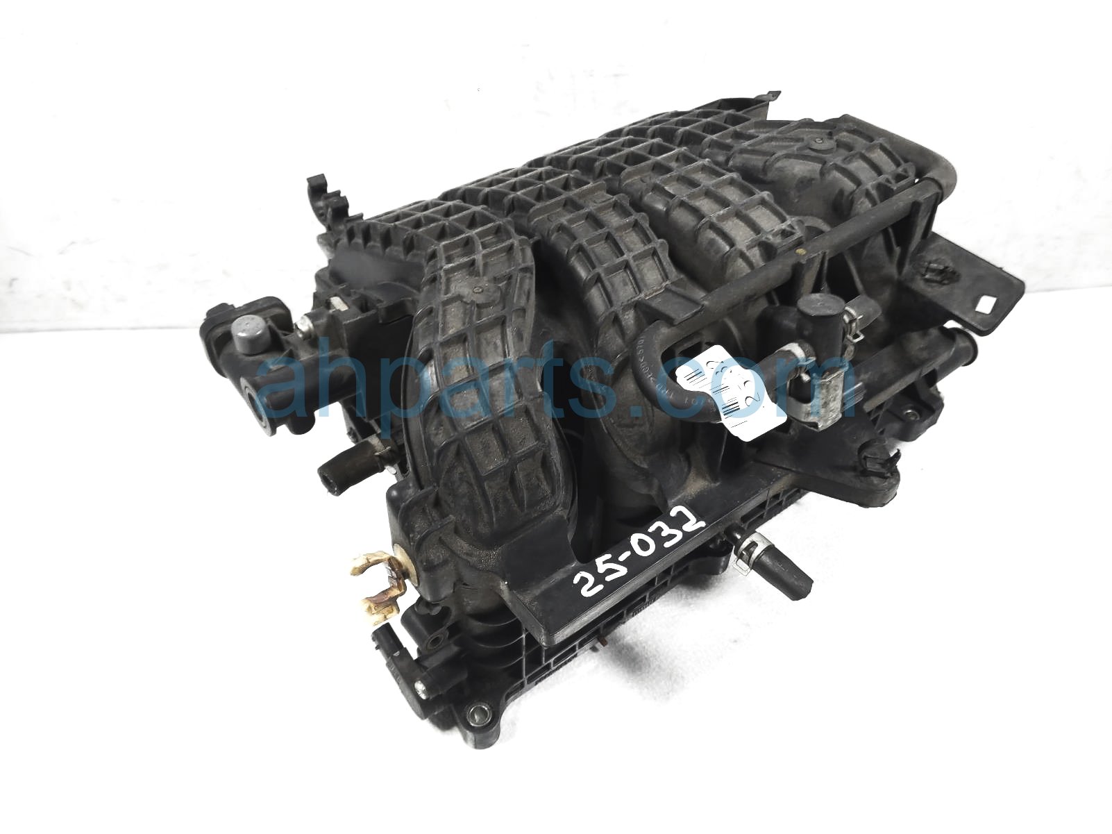 Sold 2016 Nissan Altima Upper Intake Manifold - 2.5l 14001-3TA0C,