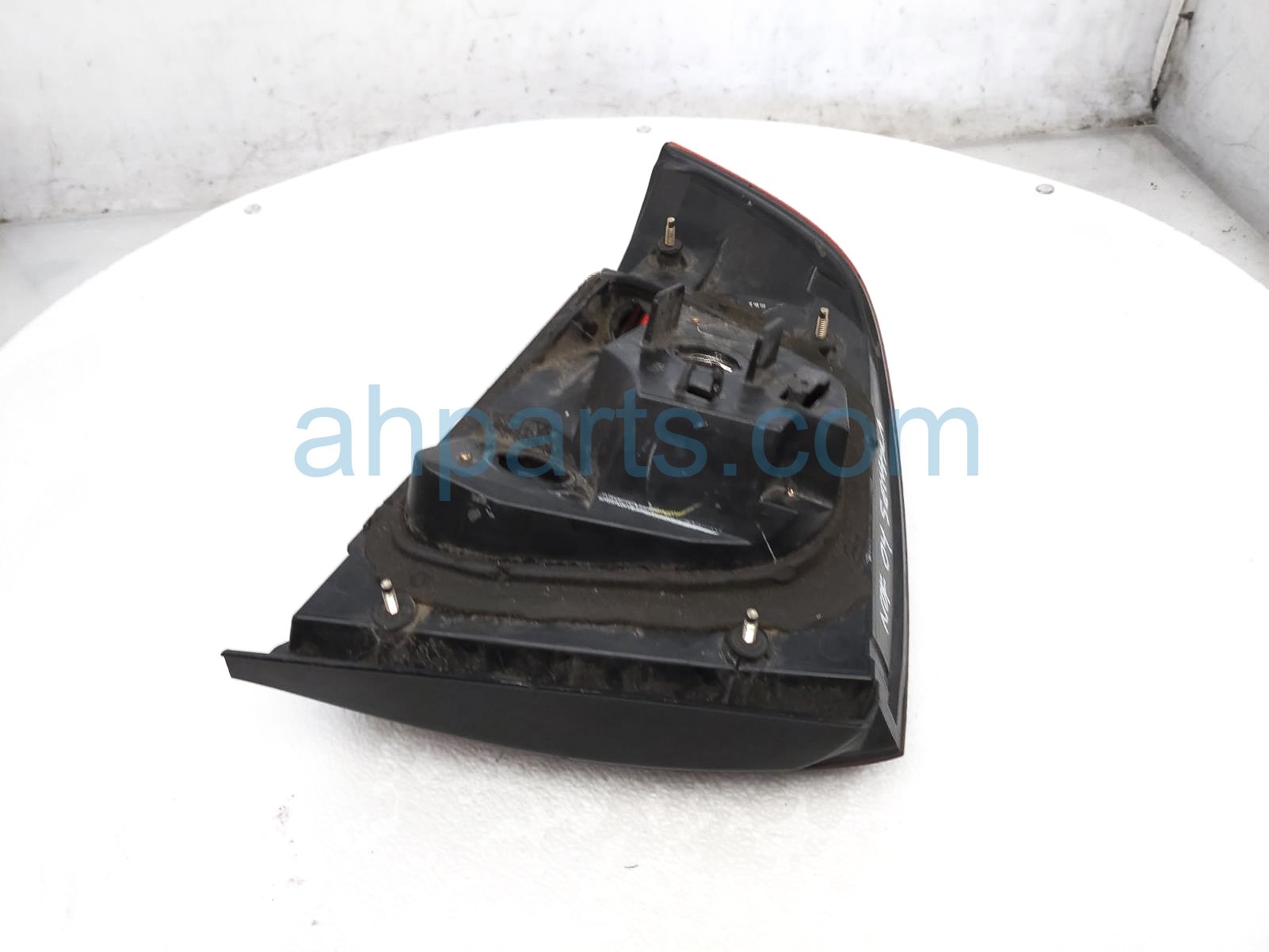 2004 Nissan Sentra Rear Passenger Tail Lamp / Light * 81550-AE010