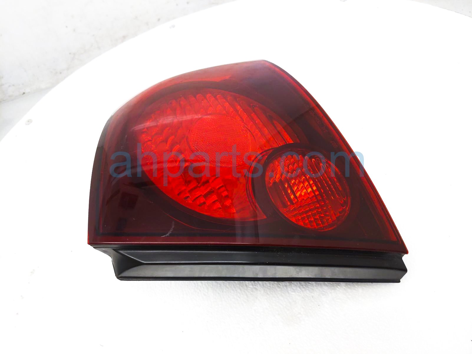 2004 Nissan Sentra Rear Passenger Tail Lamp / Light * 81550-AE010