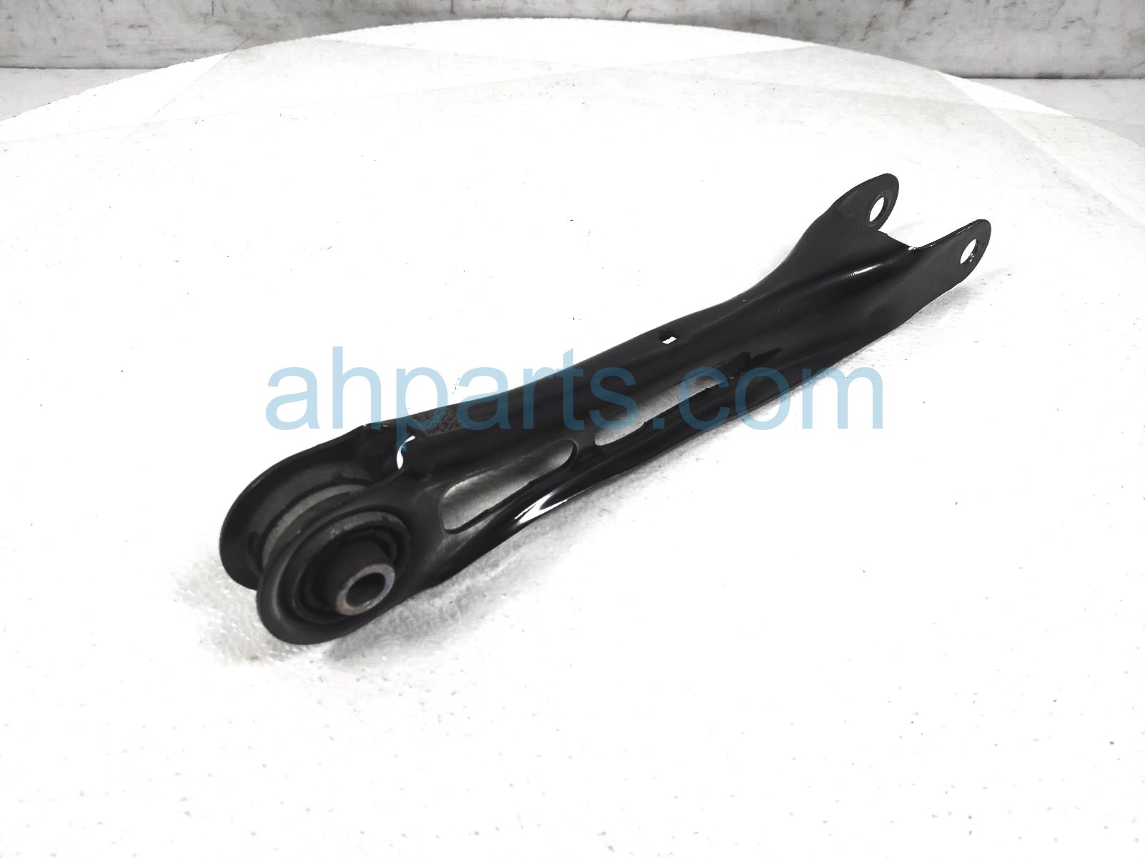 2024 Chevy Equinox Lower Rear Passenger Lateral Control Arm 84988307
