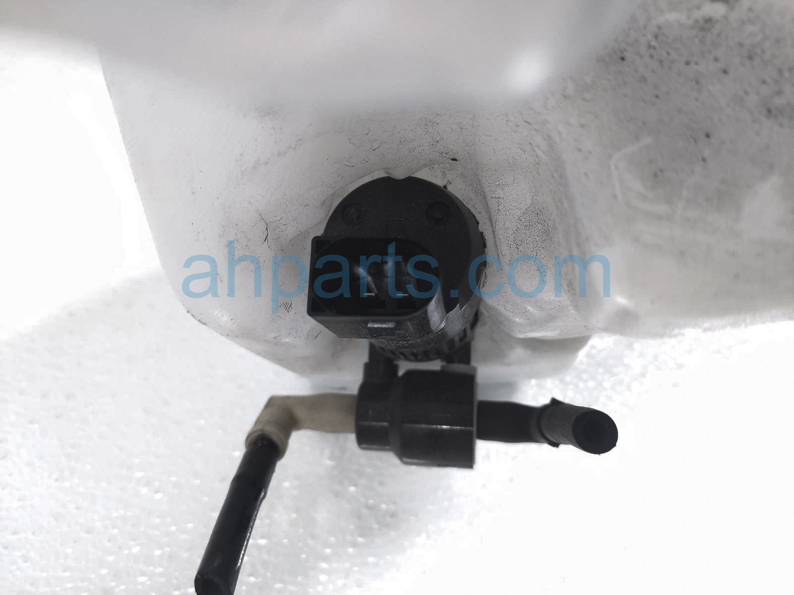 Sold 2024 Chevy Equinox Windshield Washer Reservoir Tank 85530679