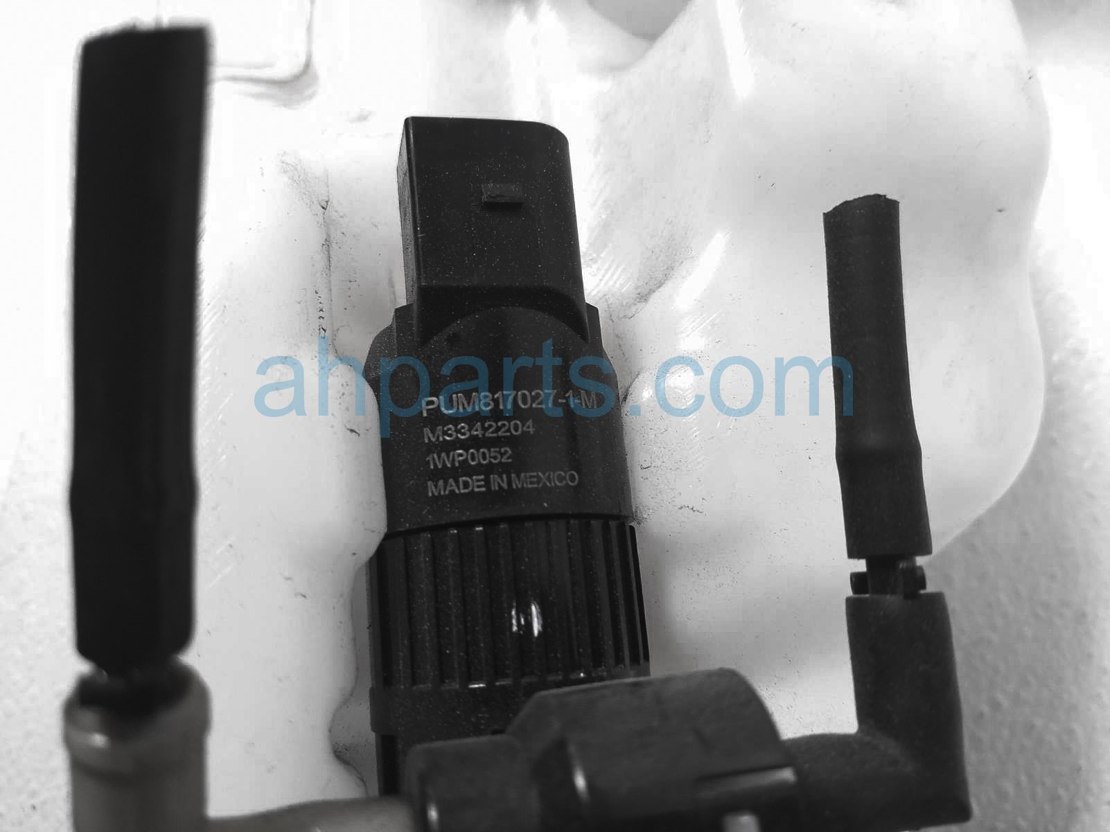 Sold 2024 Chevy Equinox Windshield Washer Reservoir Tank 85530679