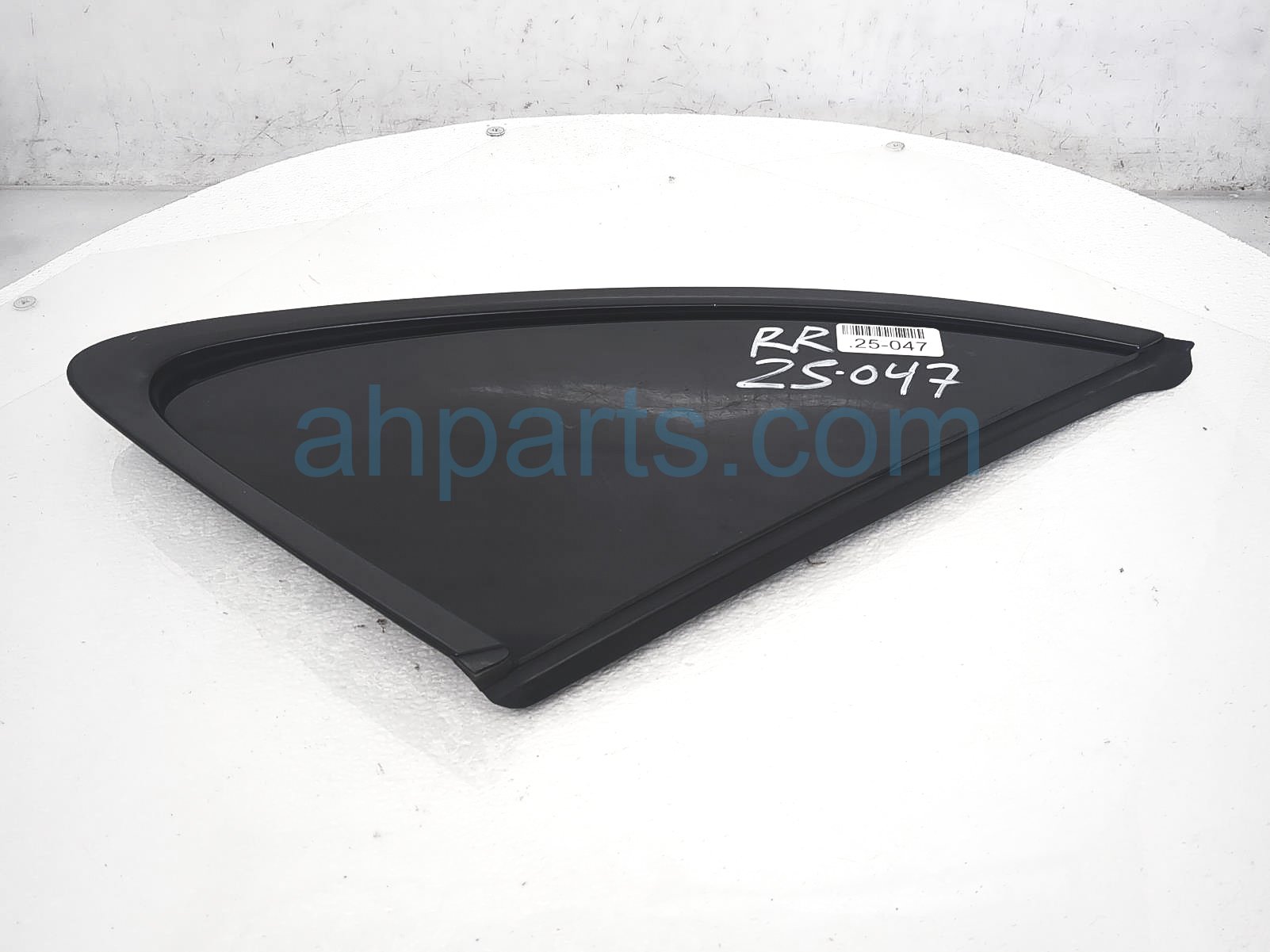 Sold 2015 Porsche Macan Passenger Quarter Window Glass 95B-845-298-FE,