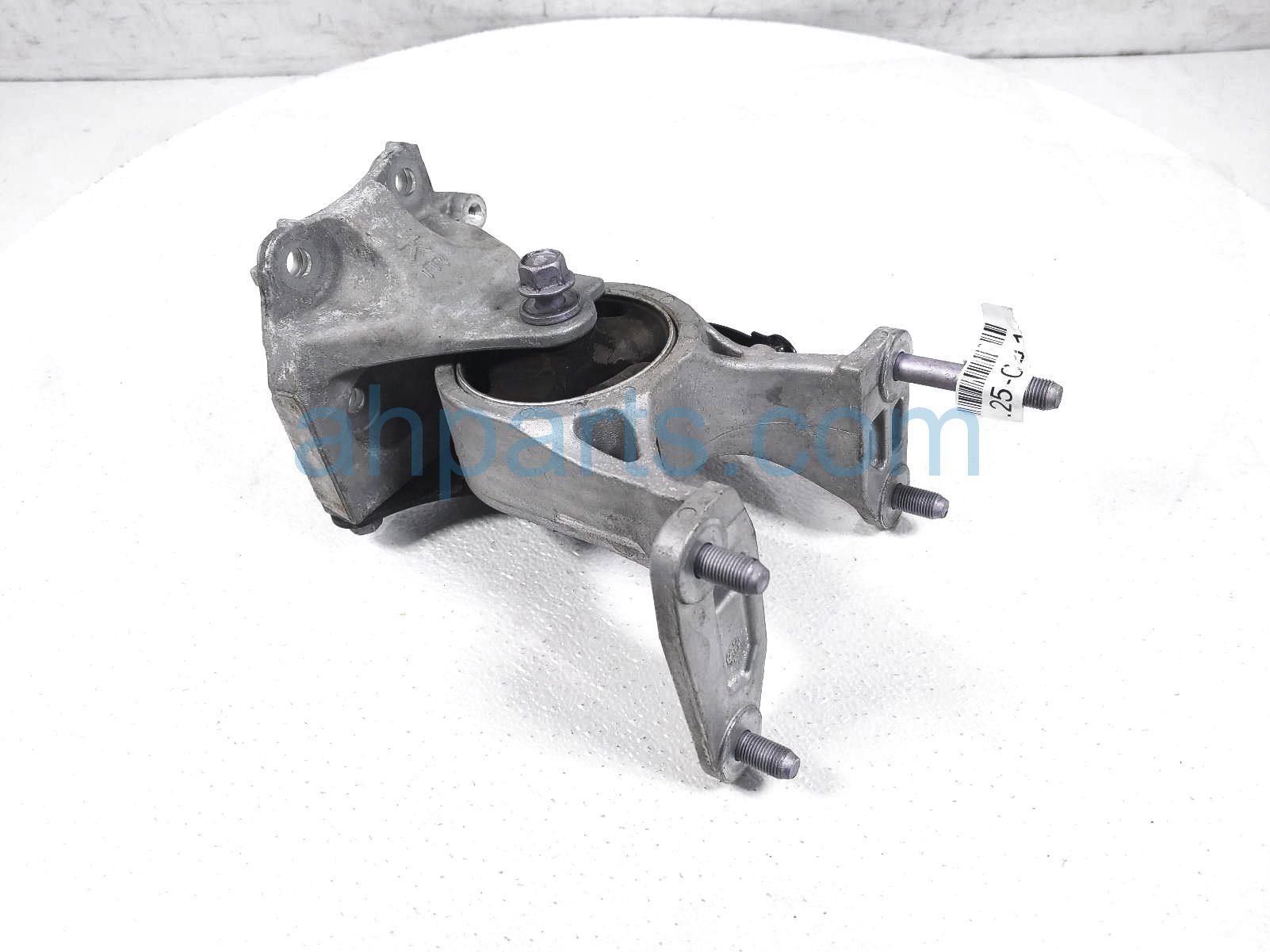 Sold 2019 Toyota Rav 4 Engine/motor Rear Engine Mount + Bracket - 2.5l ...