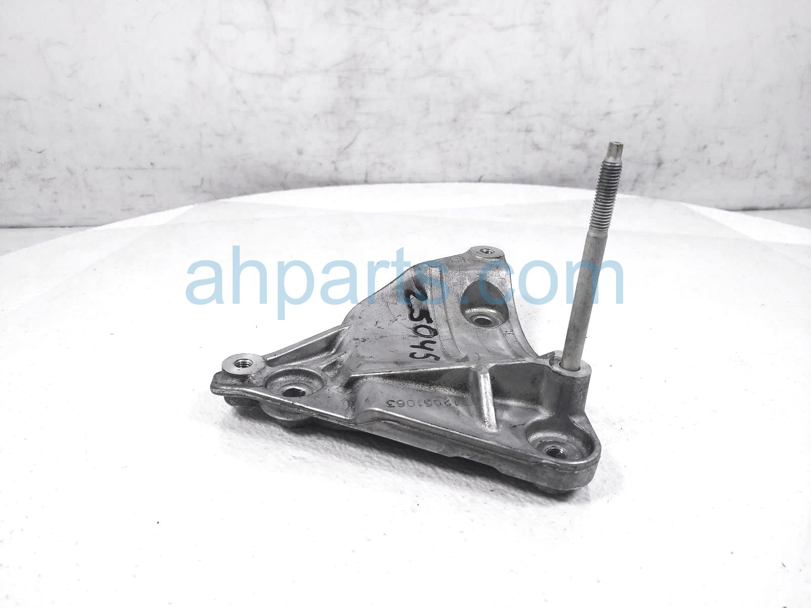 2024 Chevy Equinox A/c Compressor Bracket 12651063