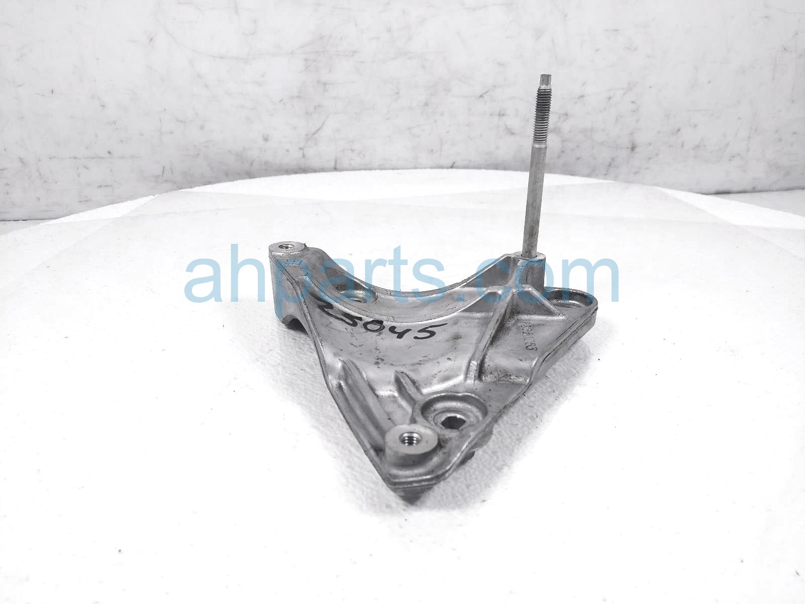 2024 Chevy Equinox A/c Compressor Bracket 12651063