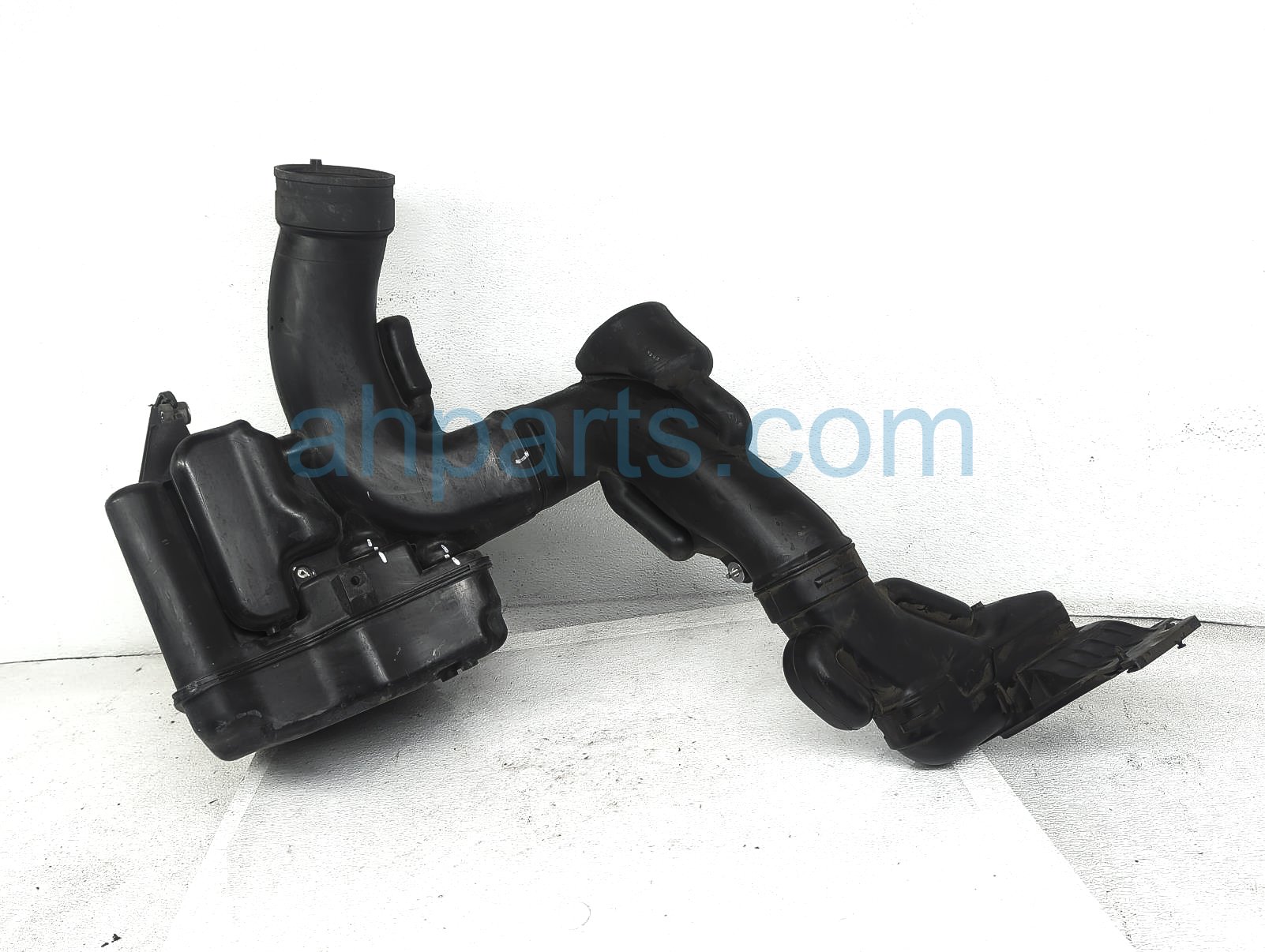 Sold 2015 Honda Accord Intake Air Cleaner Resonator W/tube 17230-5A2-A00,