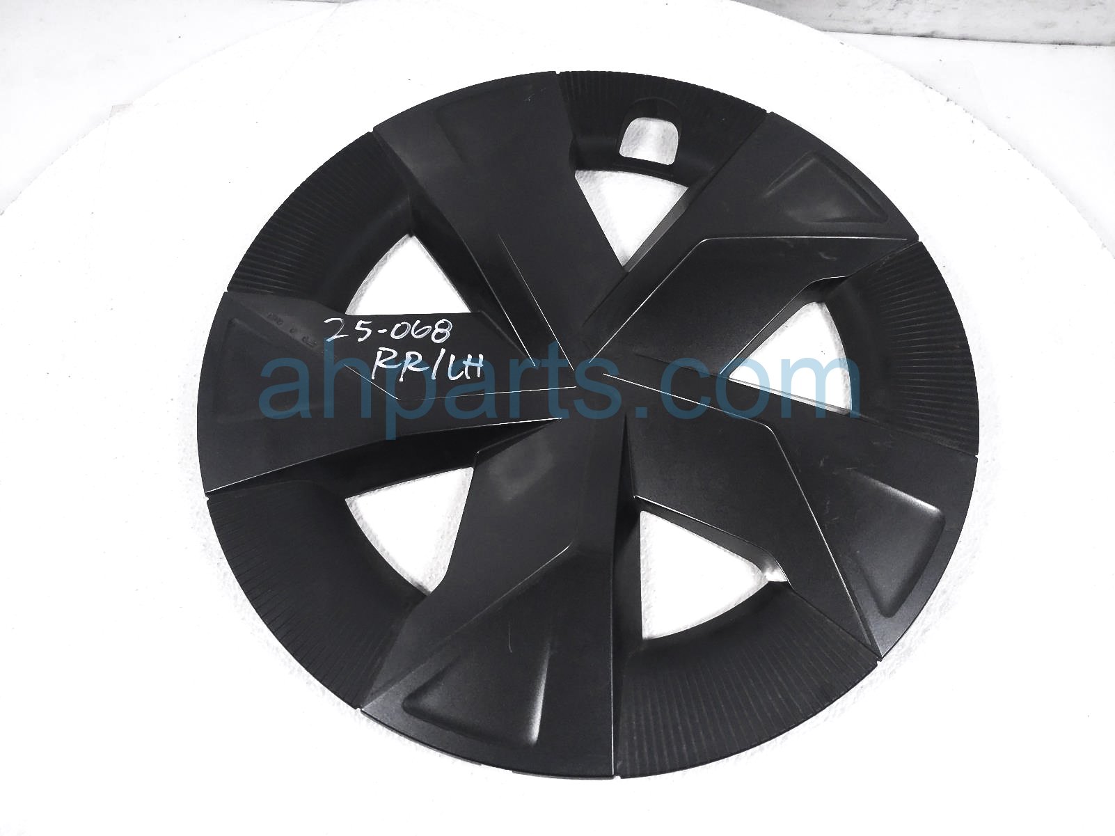 Sold 2024 Toyota Prius Hub Rear Driver Wheel Cover Cap * 42602-47320,