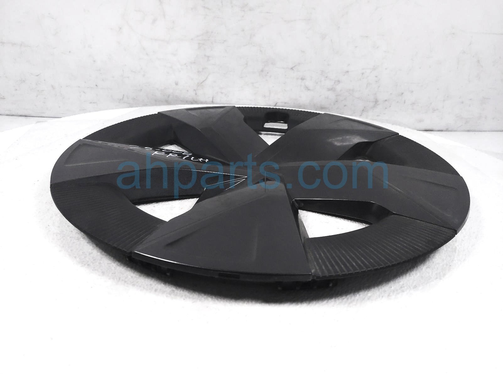 Sold 2024 Toyota Prius Hub Rear Driver Wheel Cover Cap * 42602-47320,