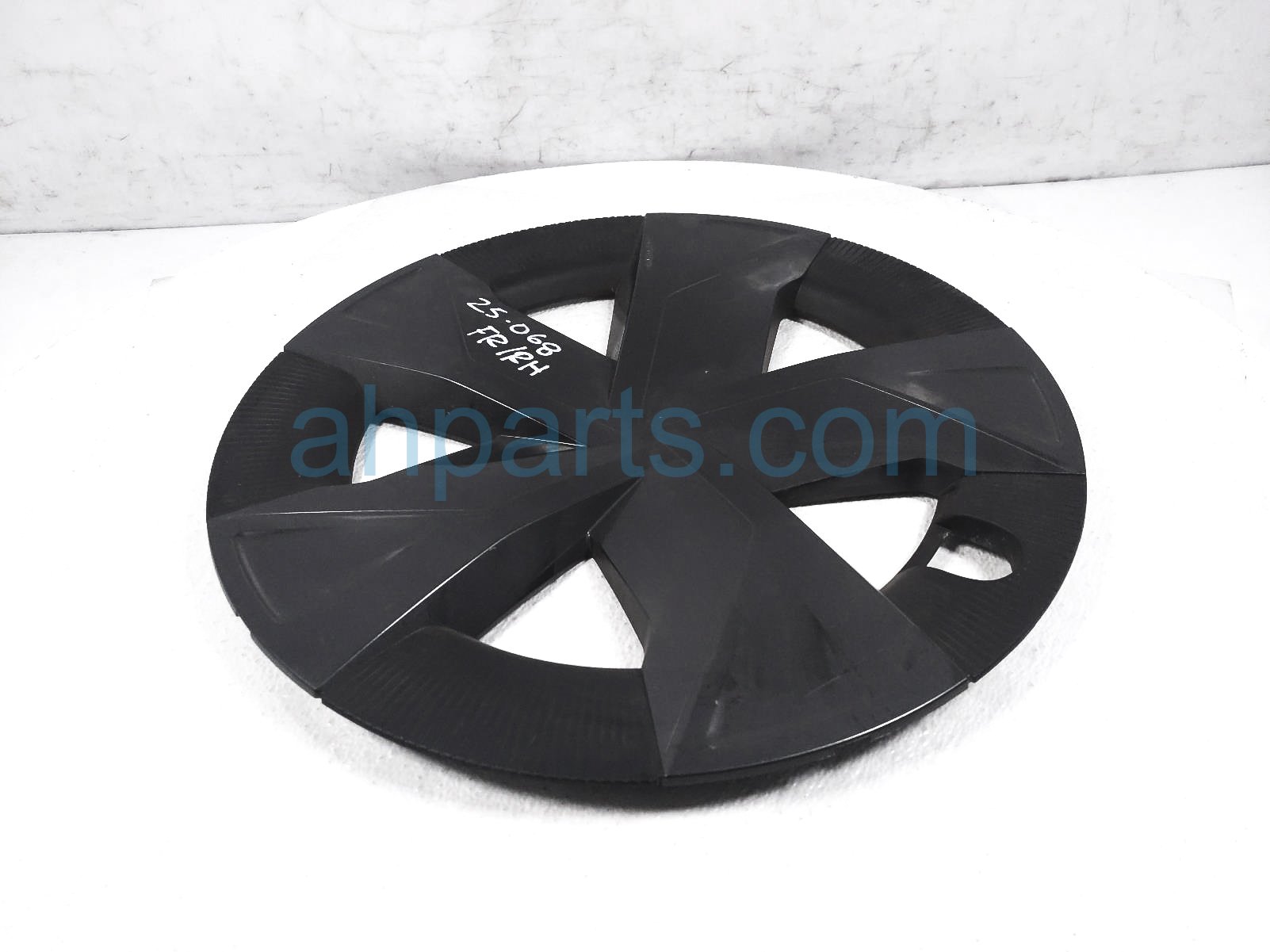 Sold 2024 Toyota Prius Hub Front Passenger Wheel Cover Cap 42602-47320,