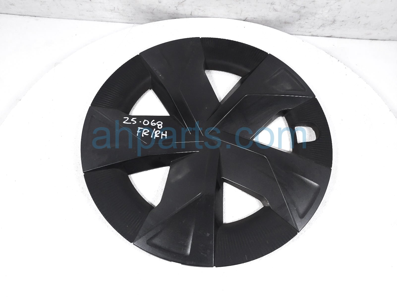 Sold 2024 Toyota Prius Hub Front Passenger Wheel Cover Cap 42602-47320,