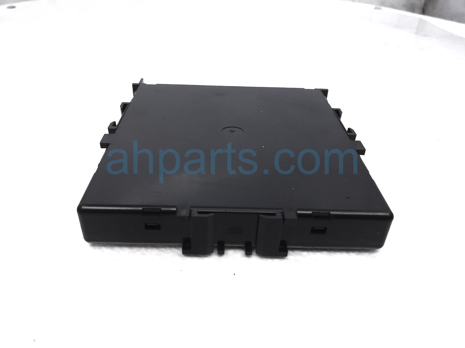 2024 Toyota Prius Smart Key Computer Module - Le 89990-47561,