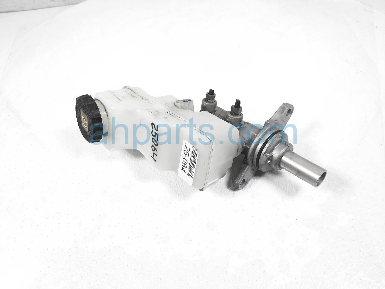 Sold 2019 Toyota Corolla Brake Master Cylinder W/reservoir 47201-02860,