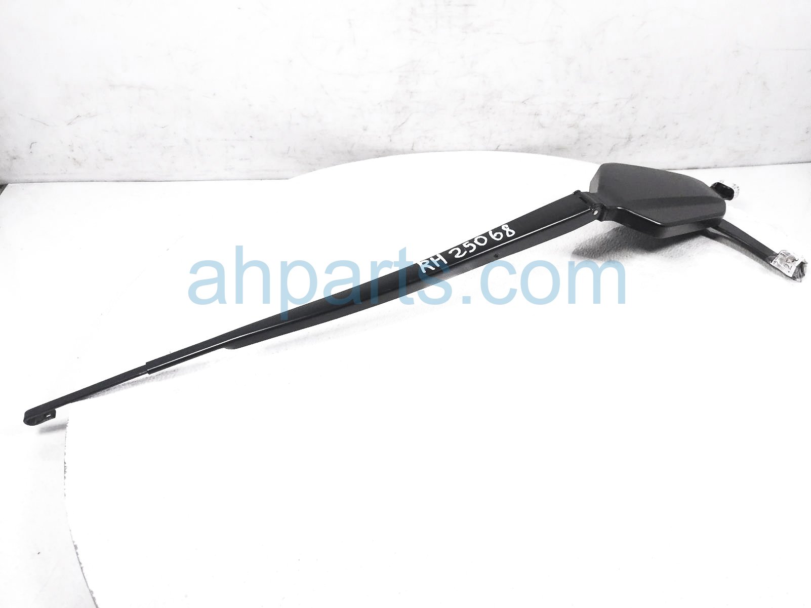 Sold 2024 Toyota Prius Passenger Windshield Wiper Arm 85211-47250