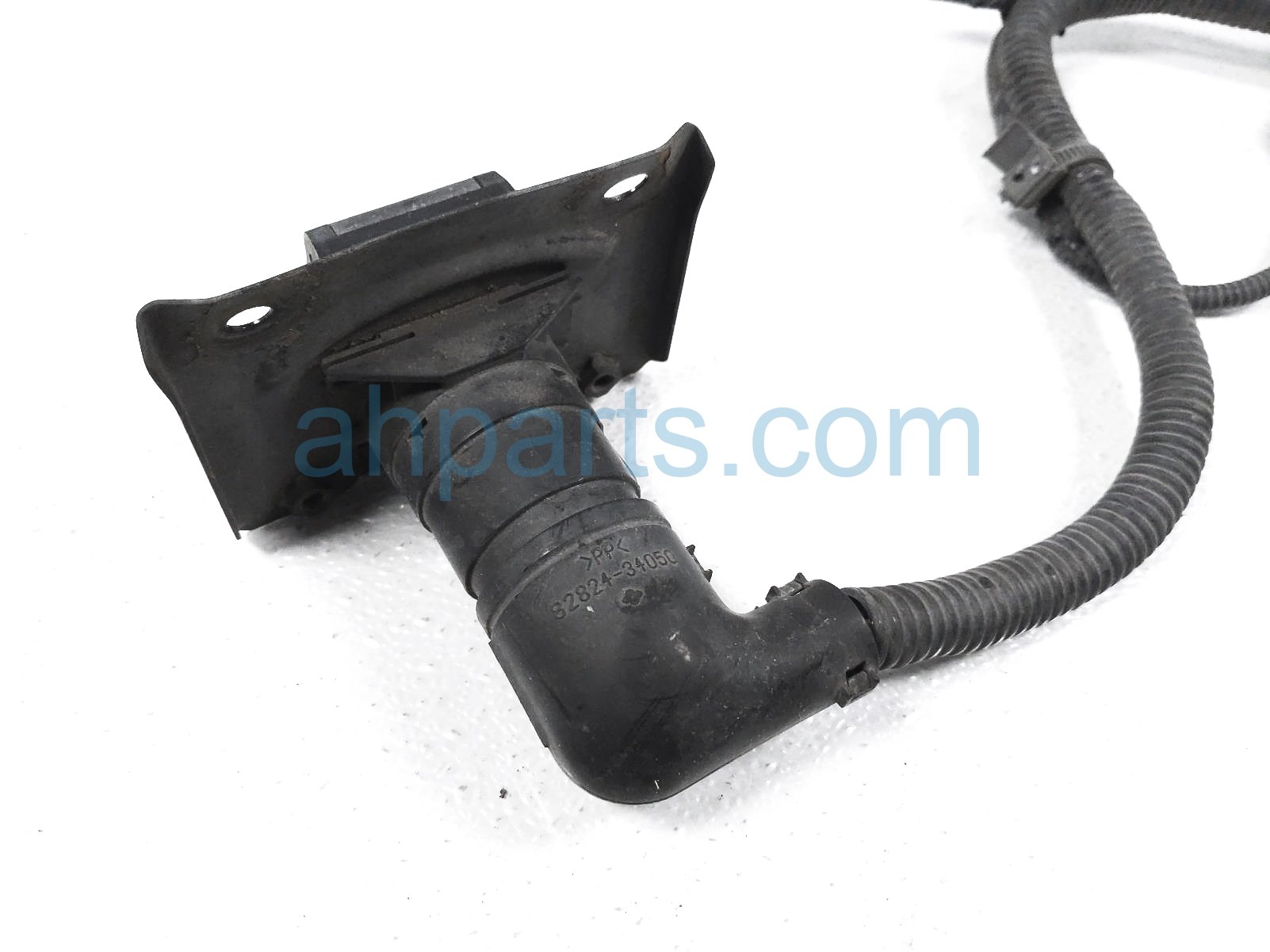 Sold 2005 Toyota Tacoma Trailor Hitch Wire Harness 82824-34050,