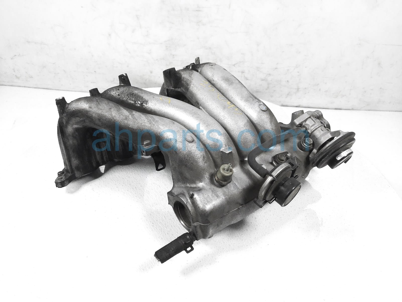 2001 Toyota Camry Intake Manifold 17101-74311,