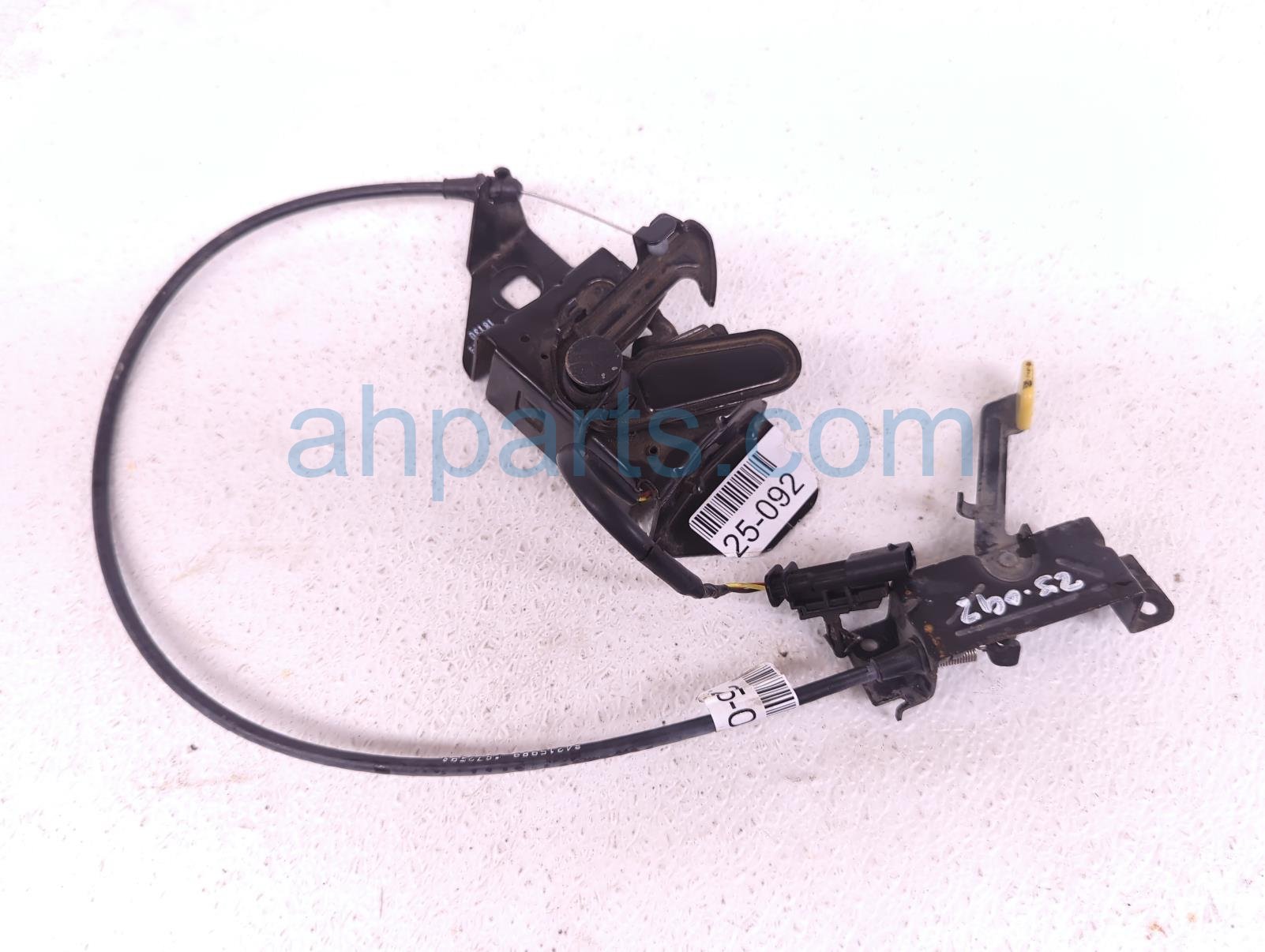 2019 Chevy Traverse Primary + Secondary Hood Lock/latch 84937741