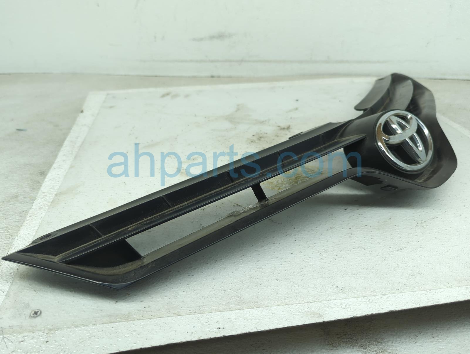 Sold 2014 Toyota Corolla Upper Grille W/emblem - Le 53100-02810,