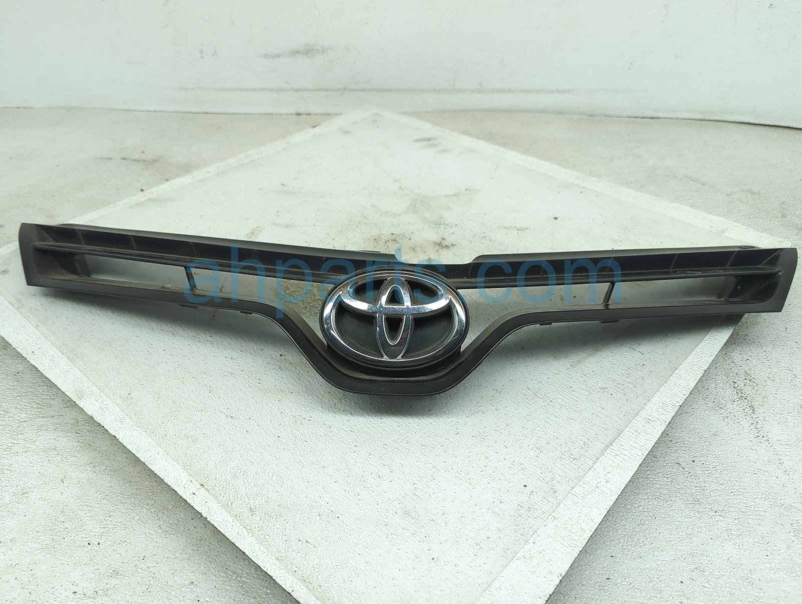 Sold 2014 Toyota Corolla Upper Grille W/emblem - Le 53100-02810,