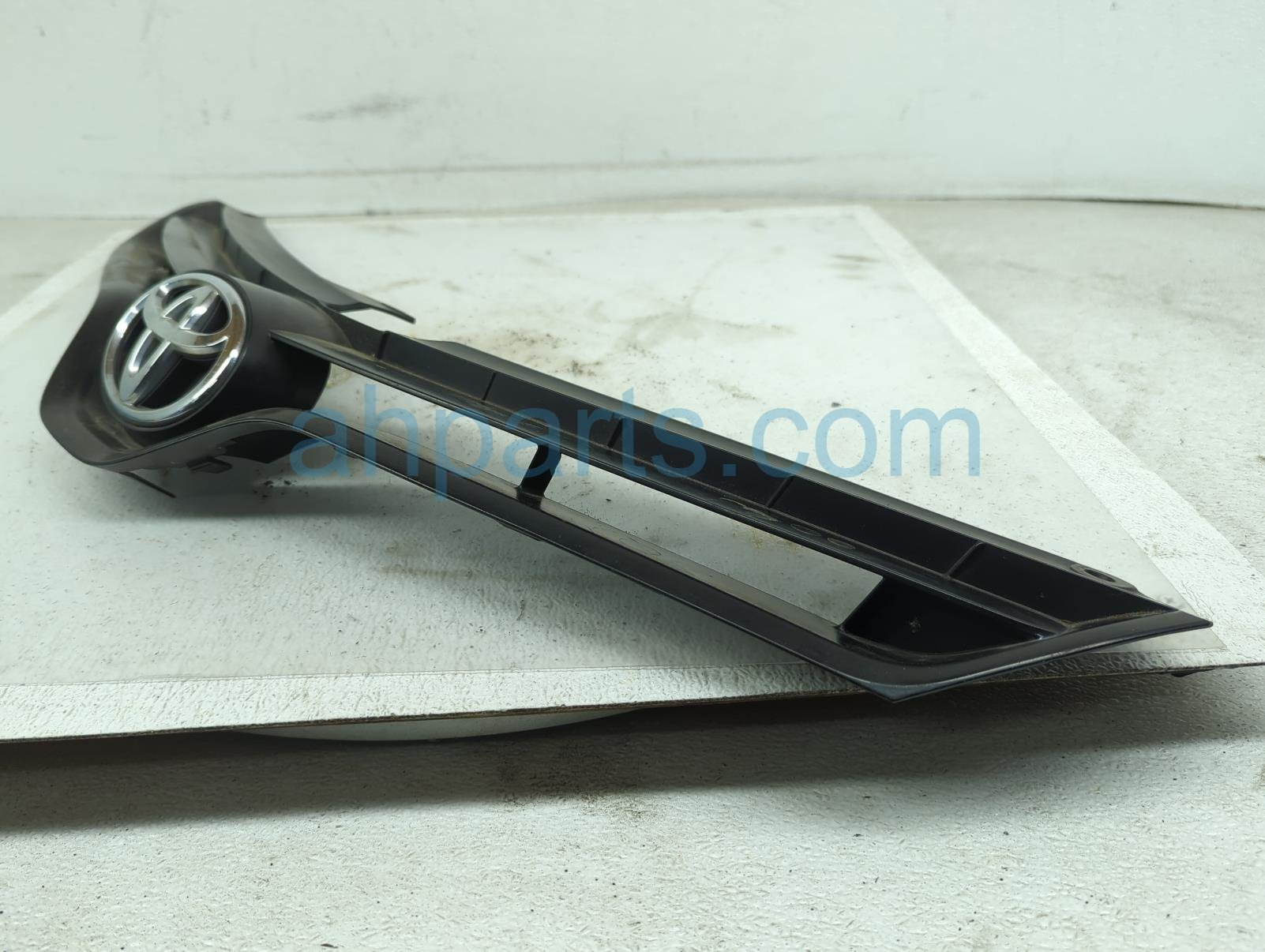 Sold 2014 Toyota Corolla Upper Grille W/emblem - Le 53100-02810,