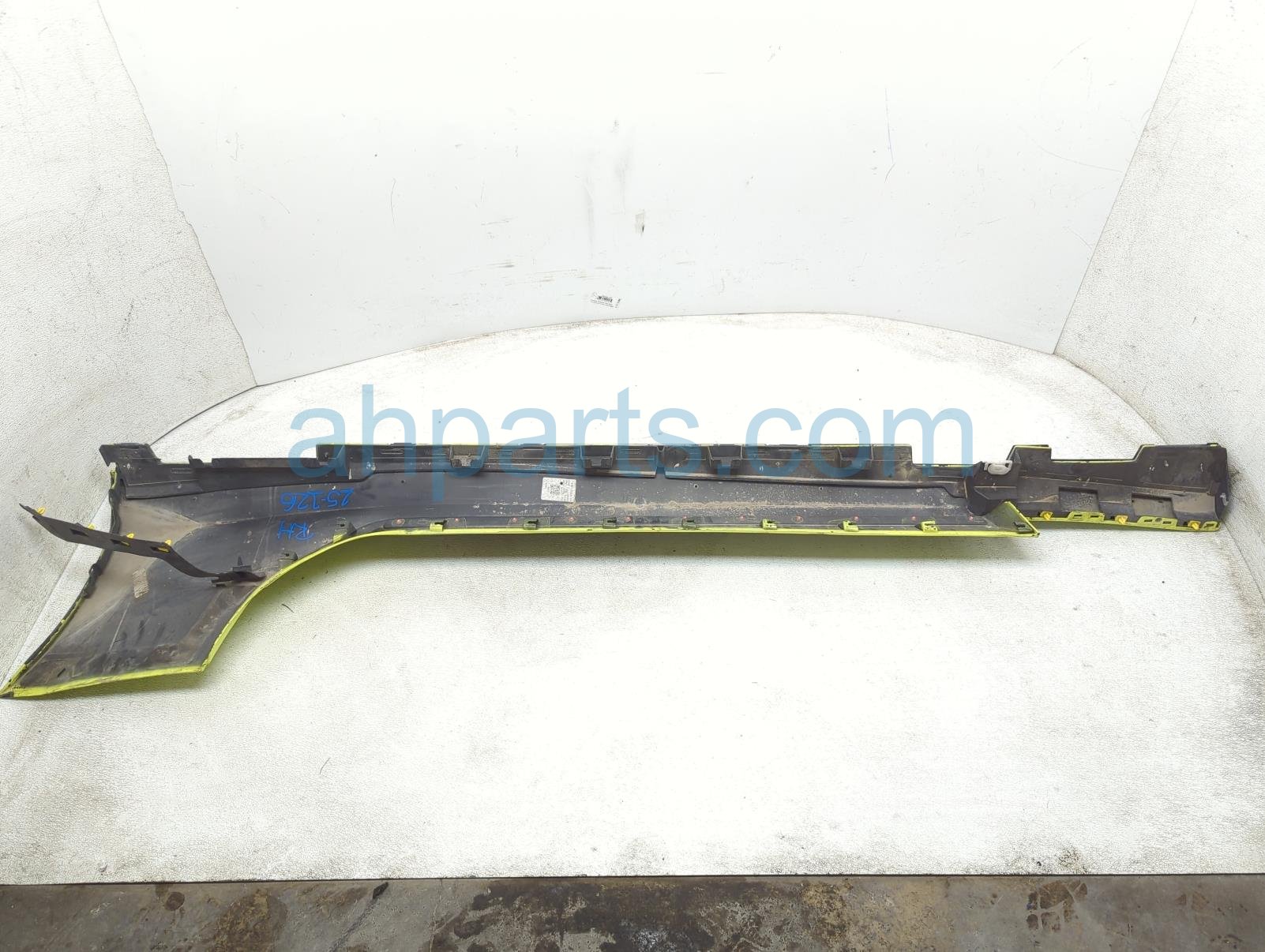 Sold 2019 Chevy Camaro Molding / Trim Passenger Rocker Panel Moulding ...