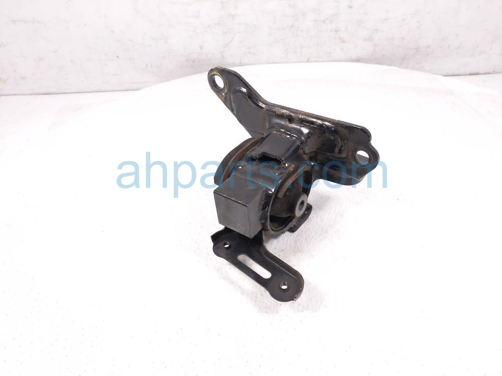 Sold 2014 Toyota Corolla Engine/motor Driver Engine Inulator Mount ...
