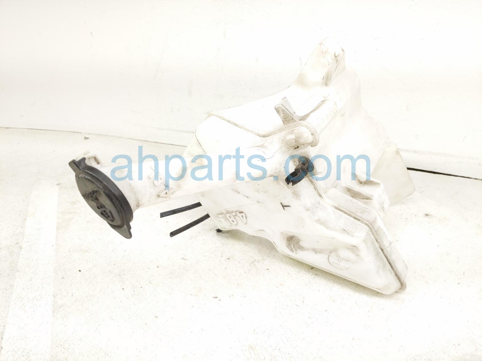 Sold 2018 Toyota Prius Windshield Washer Reservoir Tank 85315-52440,