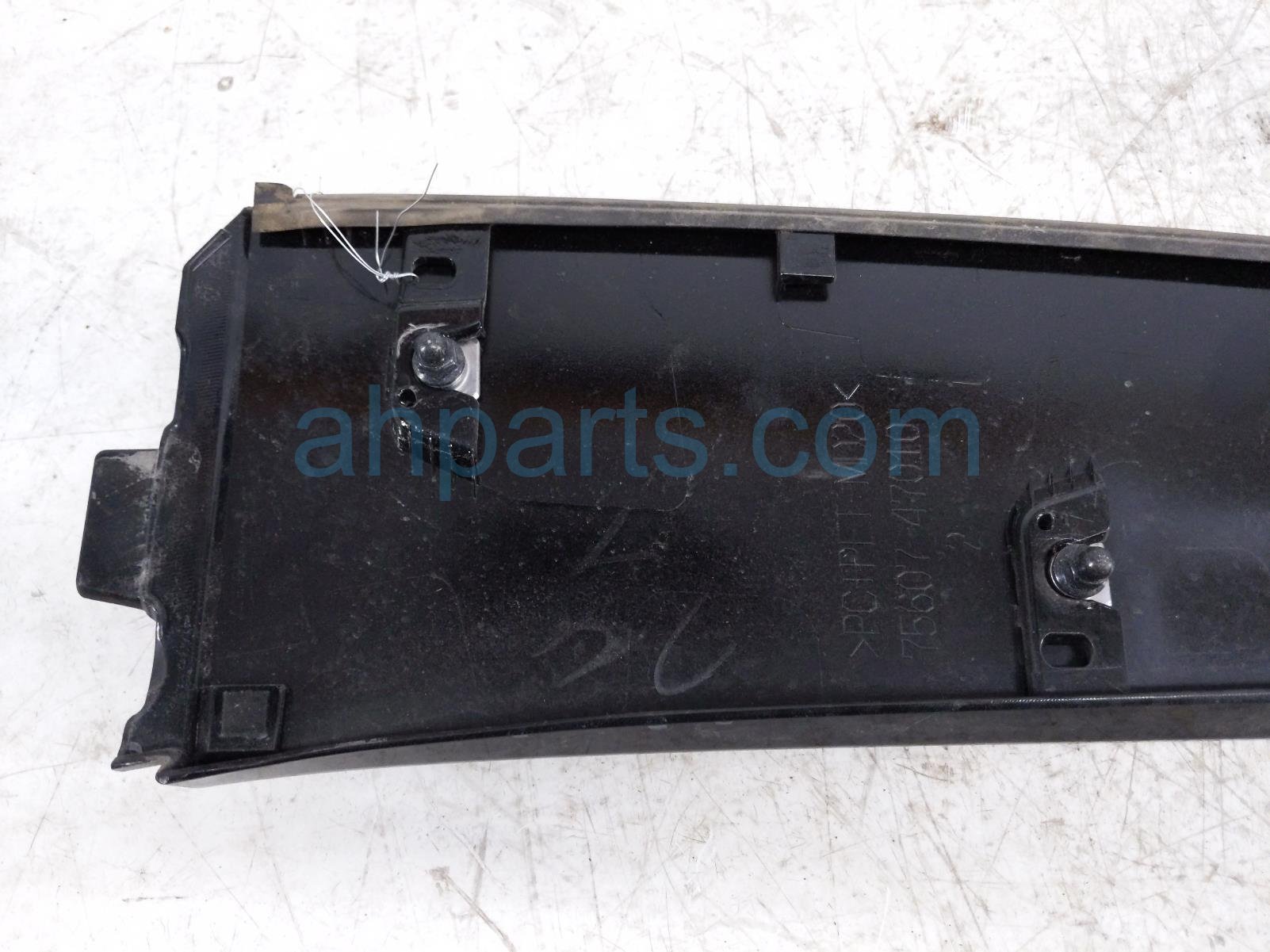 2017 Toyota Prius Back Glass Trim Moulding - Black * 75607-47010,