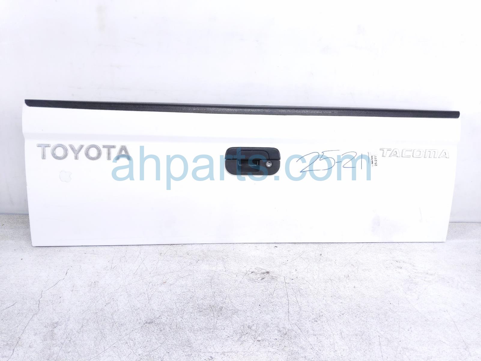 Sold 2003 Toyota Tacoma Deck Trunk Lid Lift Gate / Tail Gate - White ...