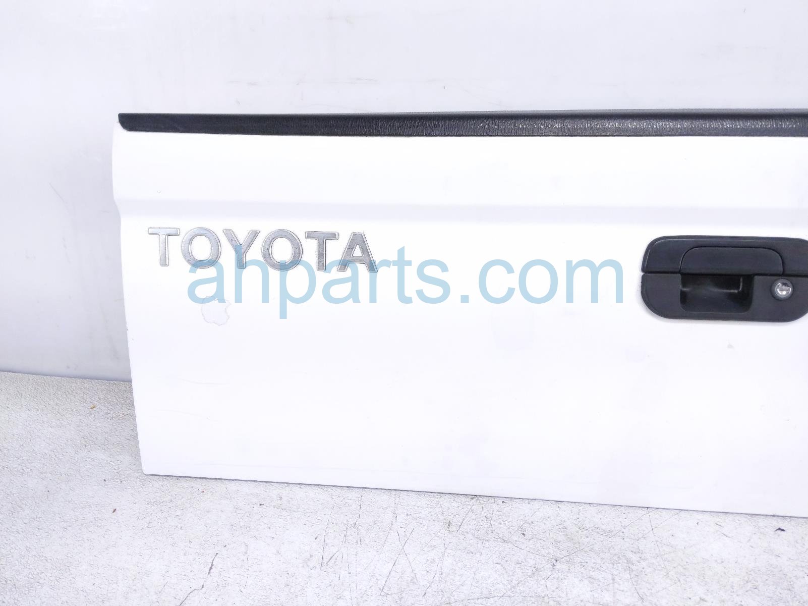 Sold 2003 Toyota Tacoma Deck Trunk Lid Lift Gate / Tail Gate - White ...